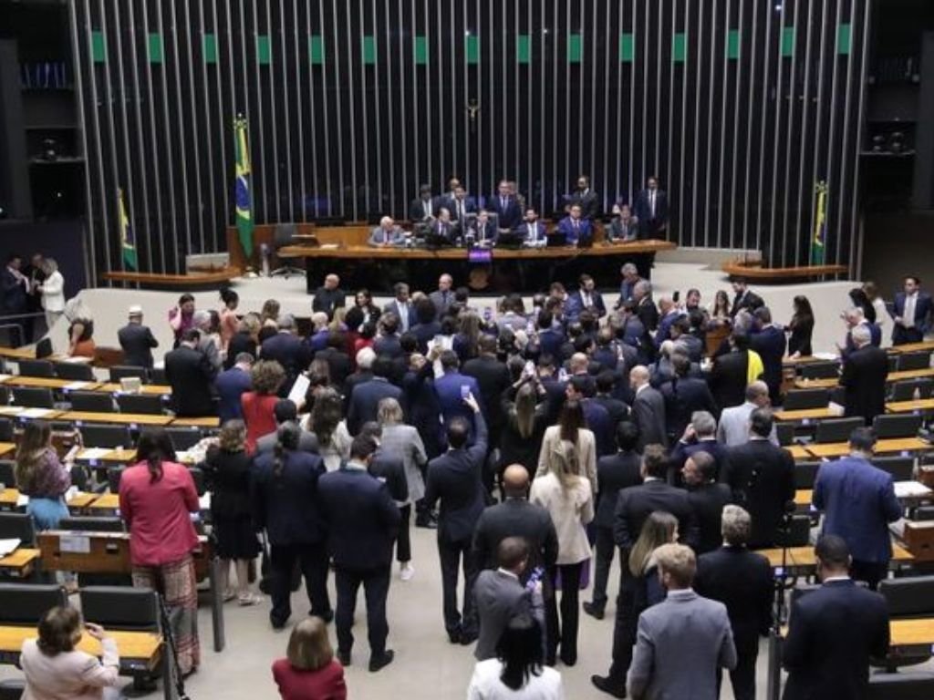 Câmara aprova urgência para o Projeto de Anistia: entenda o que muda ...